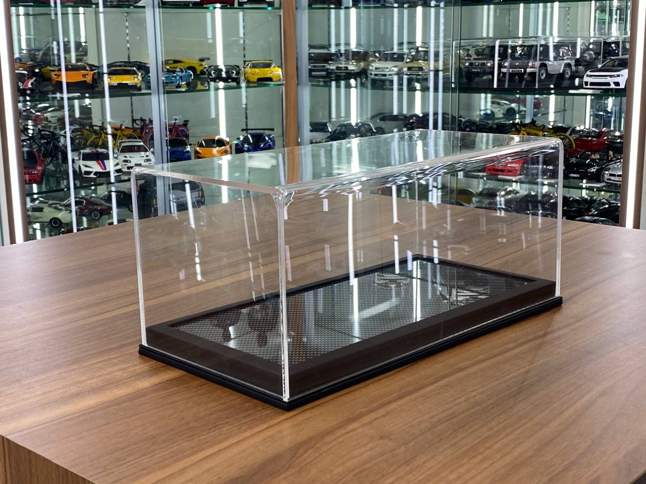 1:18 Acrylic Display Case with Carbon Fiber Base – dturman.com
