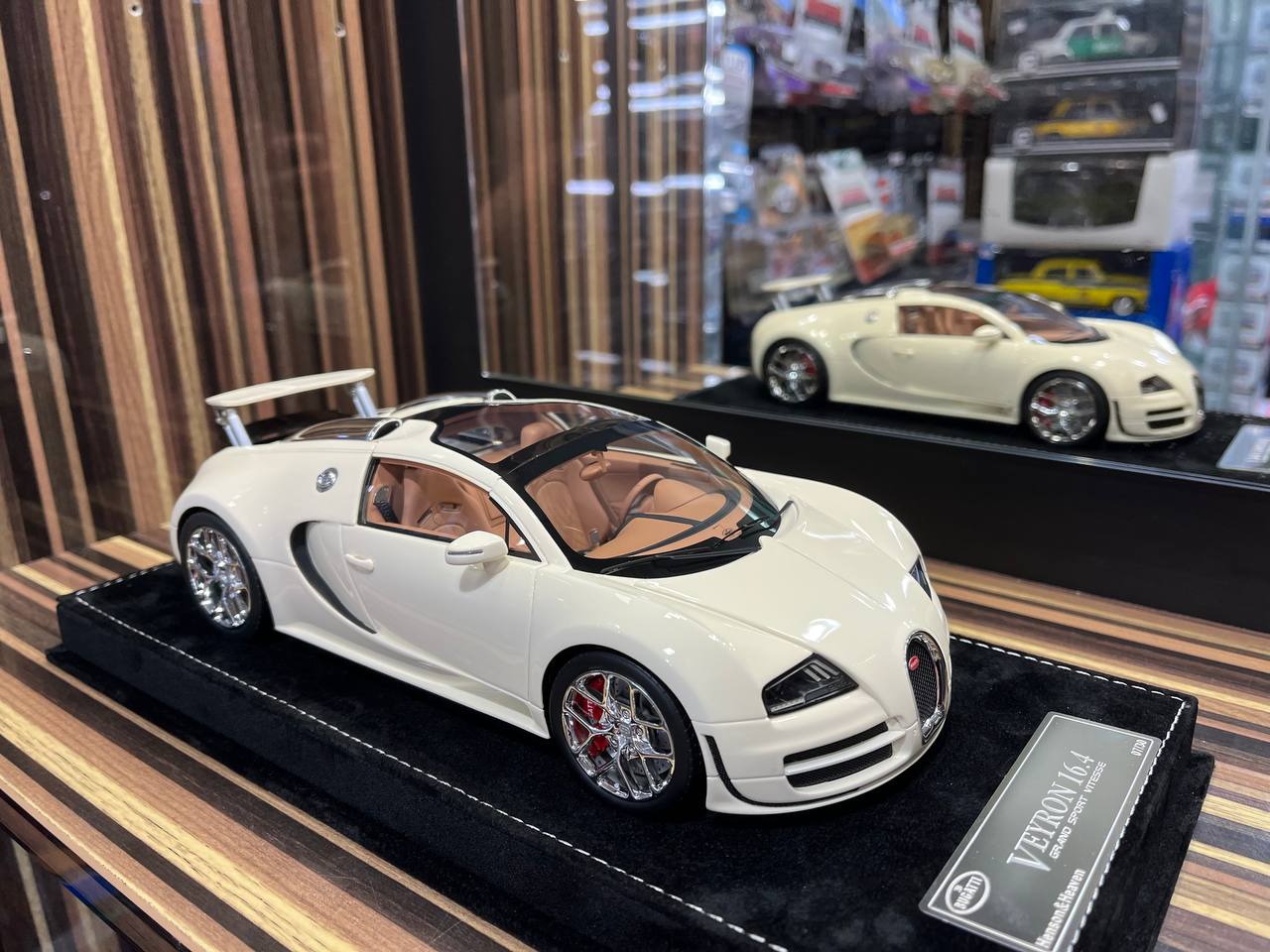 HH Bugatti Veyron 16.4 Grand Sport Vitesse - 1/18 Resin Model, No Open ...