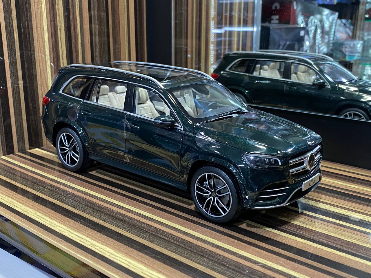 Paragon Model Dealer Edition Mercedes-Benz GLS Emerald Green – dturman.com