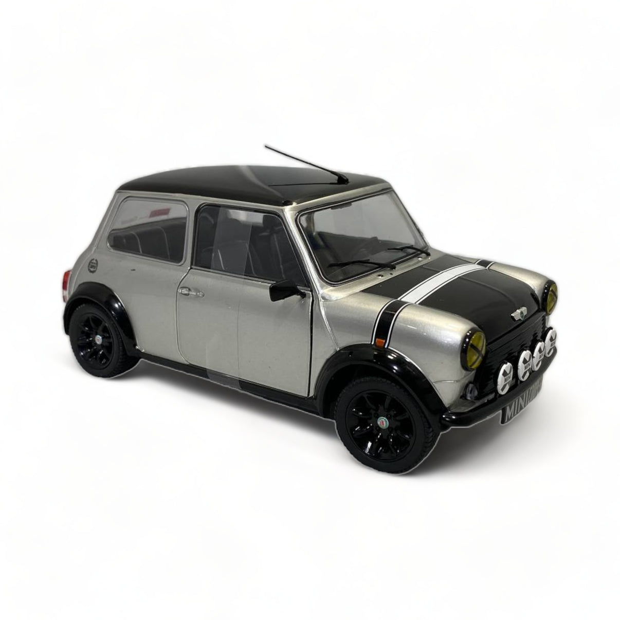 1/18 Solido Diecast - Mini Cooper Sport (1998) in Silver – dturman.com
