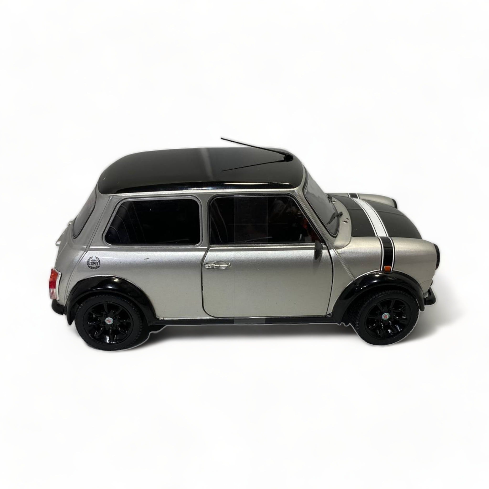 1/18 Solido Diecast - Mini Cooper Sport (1998) in Silver – dturman.com
