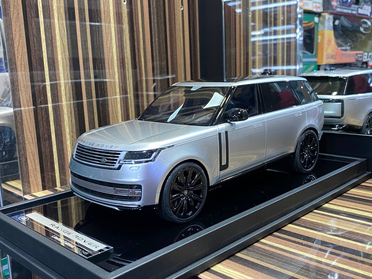 Motorhelix Land Rover Range Rover| Limited Edition Resin Model 1/18 ...