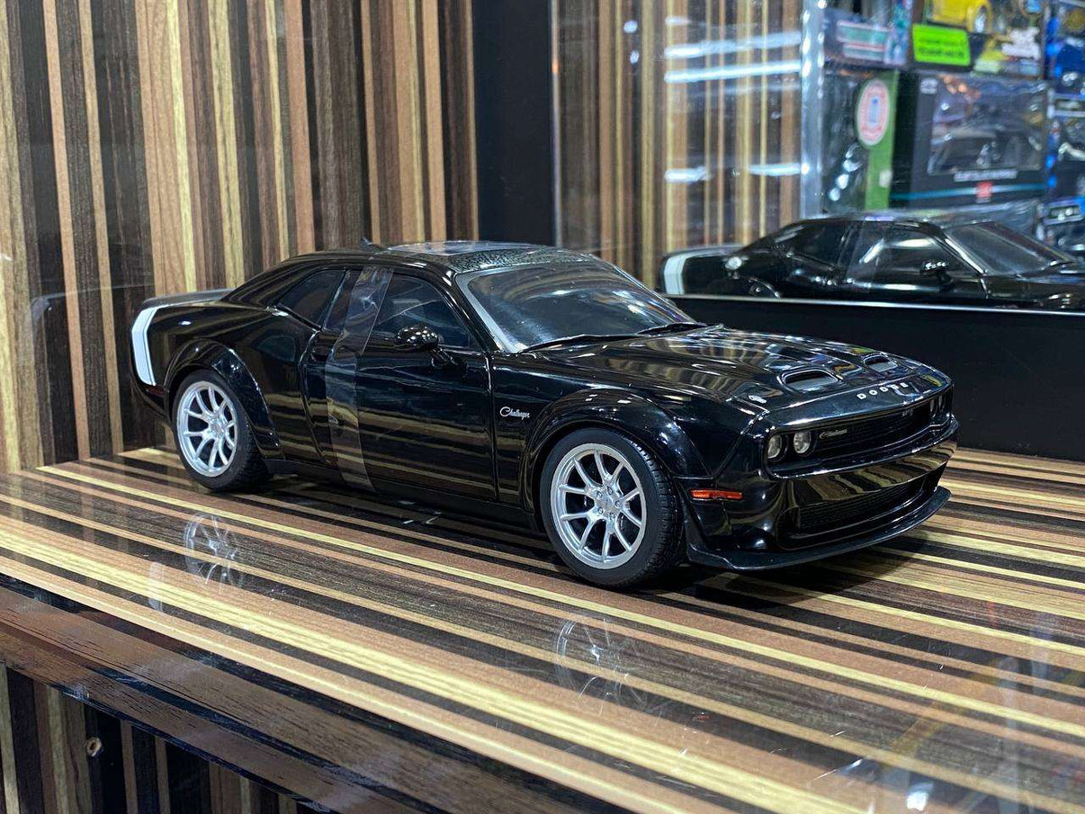 1/18 Diecast Dodge Challenger SRT WIDEBODY 2023 Black Solido Model Car ...