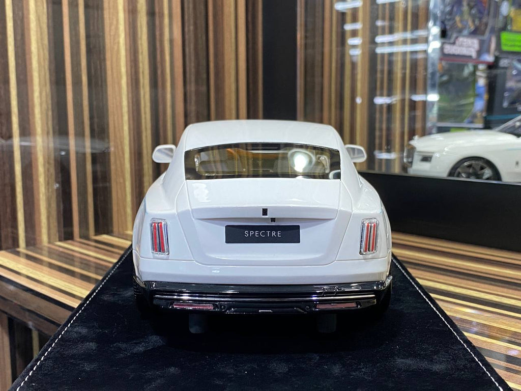 1/18 Rolls-Royce Spectre Pearl White Rolls-Royce Motor Cars – dturman.com