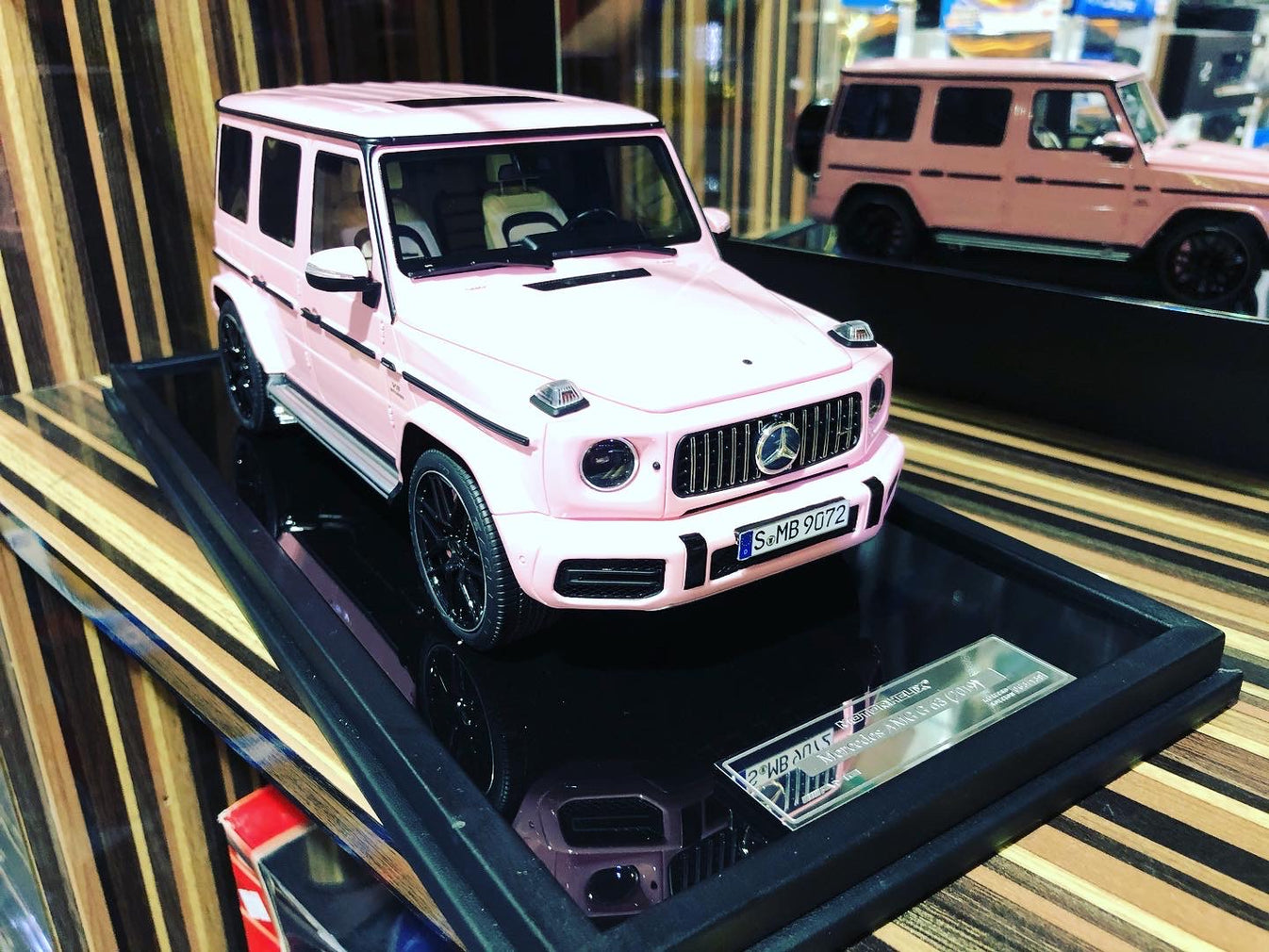 1/18 Mercedes-Benz G-Class G63 AMG W463 V8 Biturbo 2019 Pink MotorHeli ...