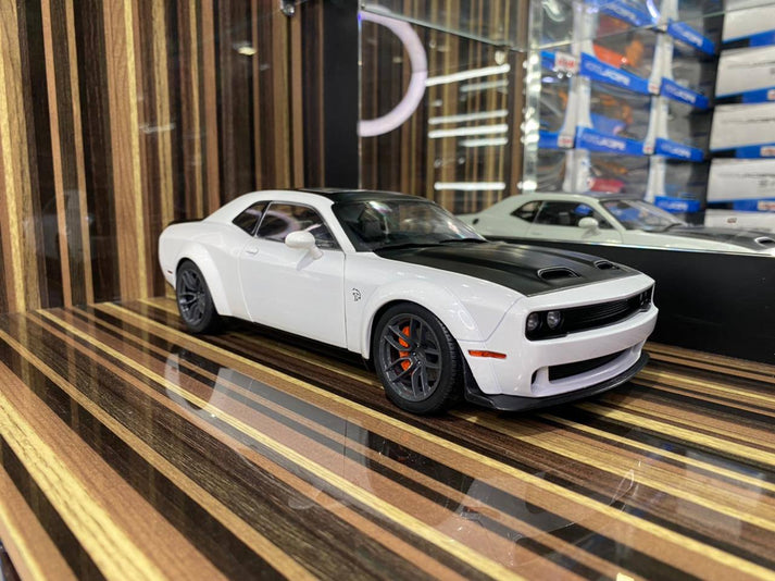 1/18 Diecast Dodge Challenger SRT White Solido Model Car – dturman.com